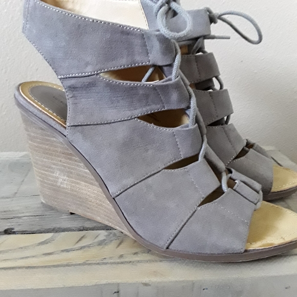 Melrose and Market | Shoes | Melrose And Market Taupe Wedge Sandal 95 ...